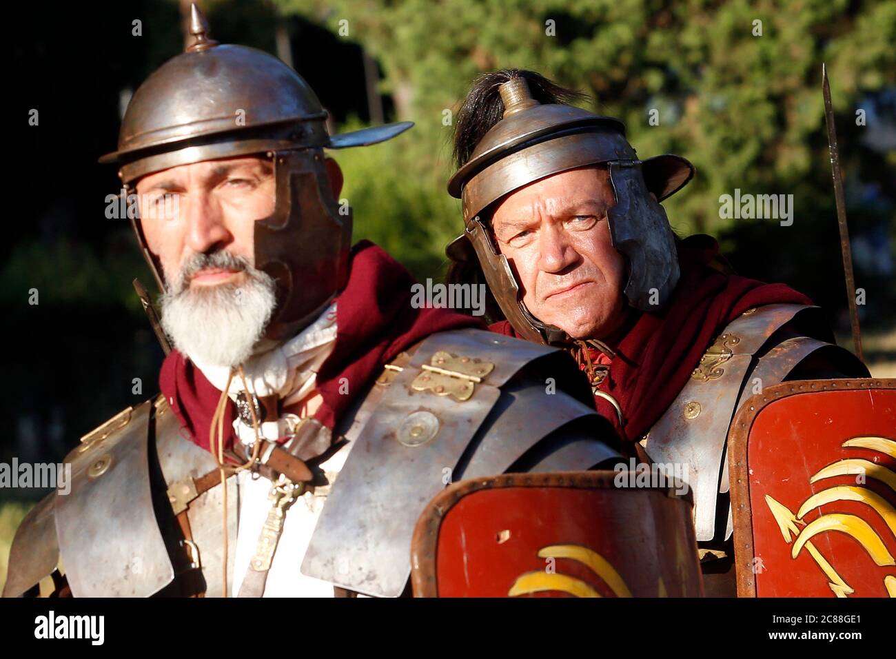 1st and 2nd century BC legionaries of the most famous Roman reenactment ...