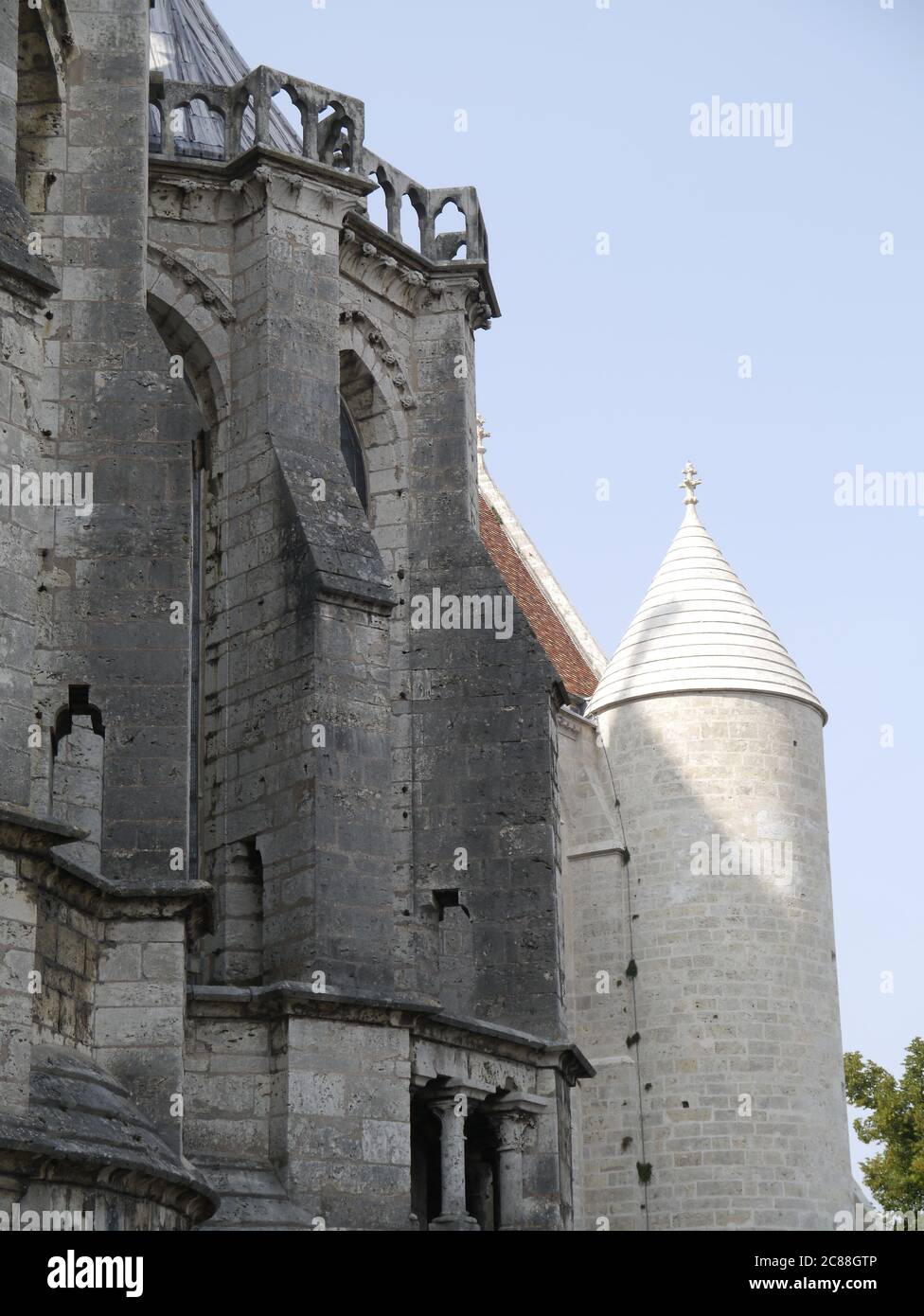 Chartres cathedral exterior hi-res stock photography and images - Alamy