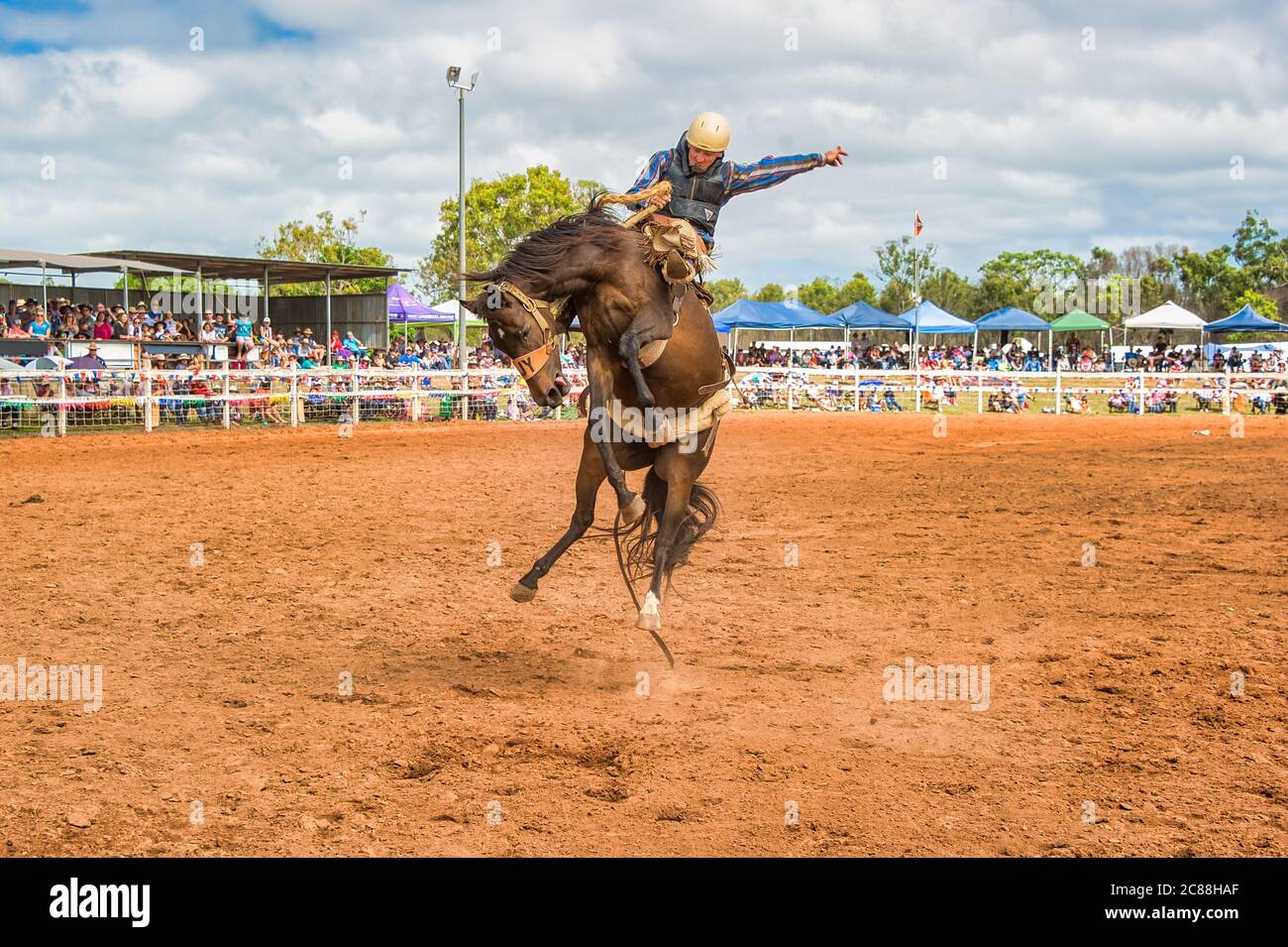 Saddle bronc riding hi-res stock photography and images - Alamy