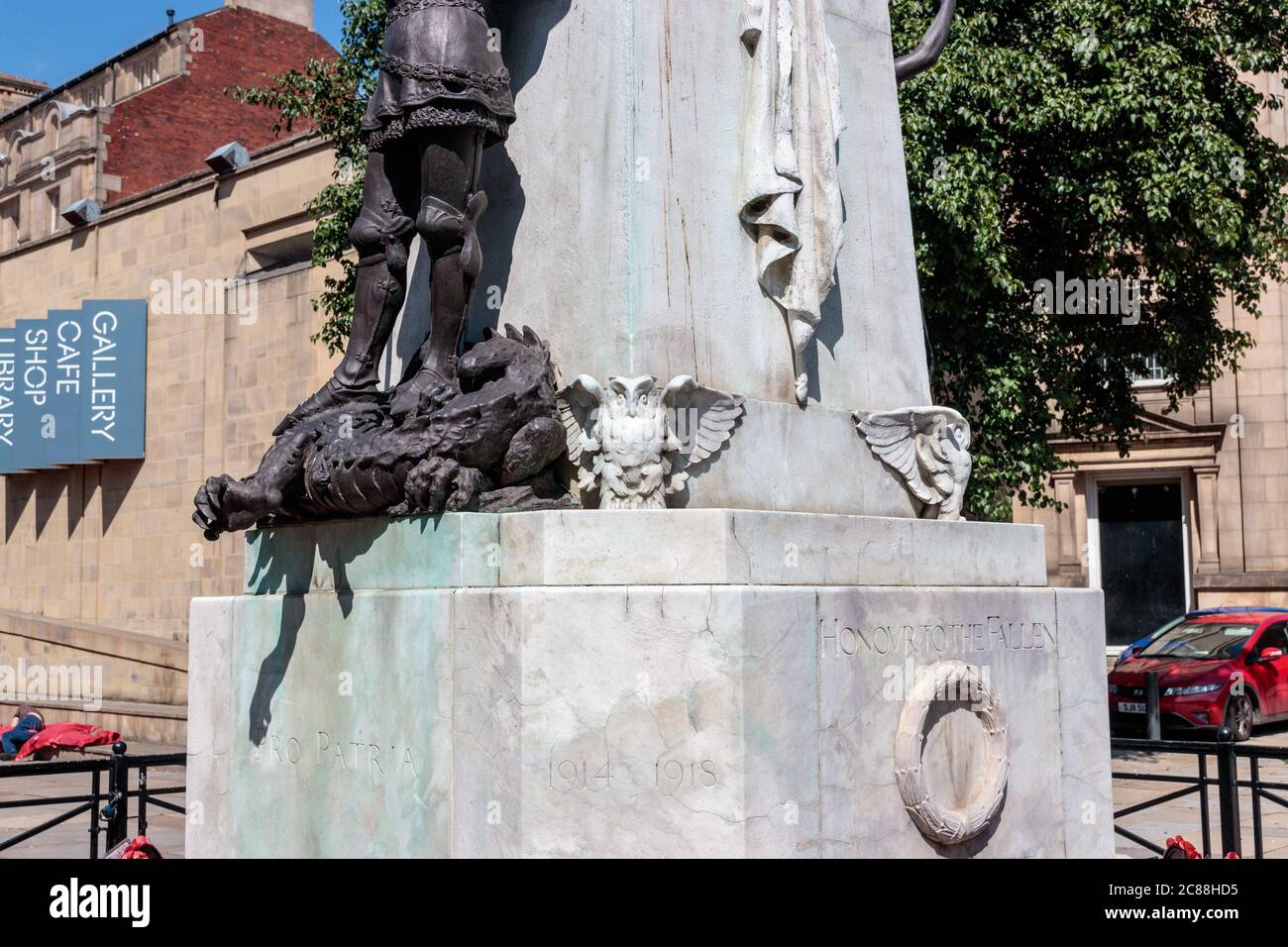 View of the Owl statues on the corner of the Cenotaph on the Headrow ...