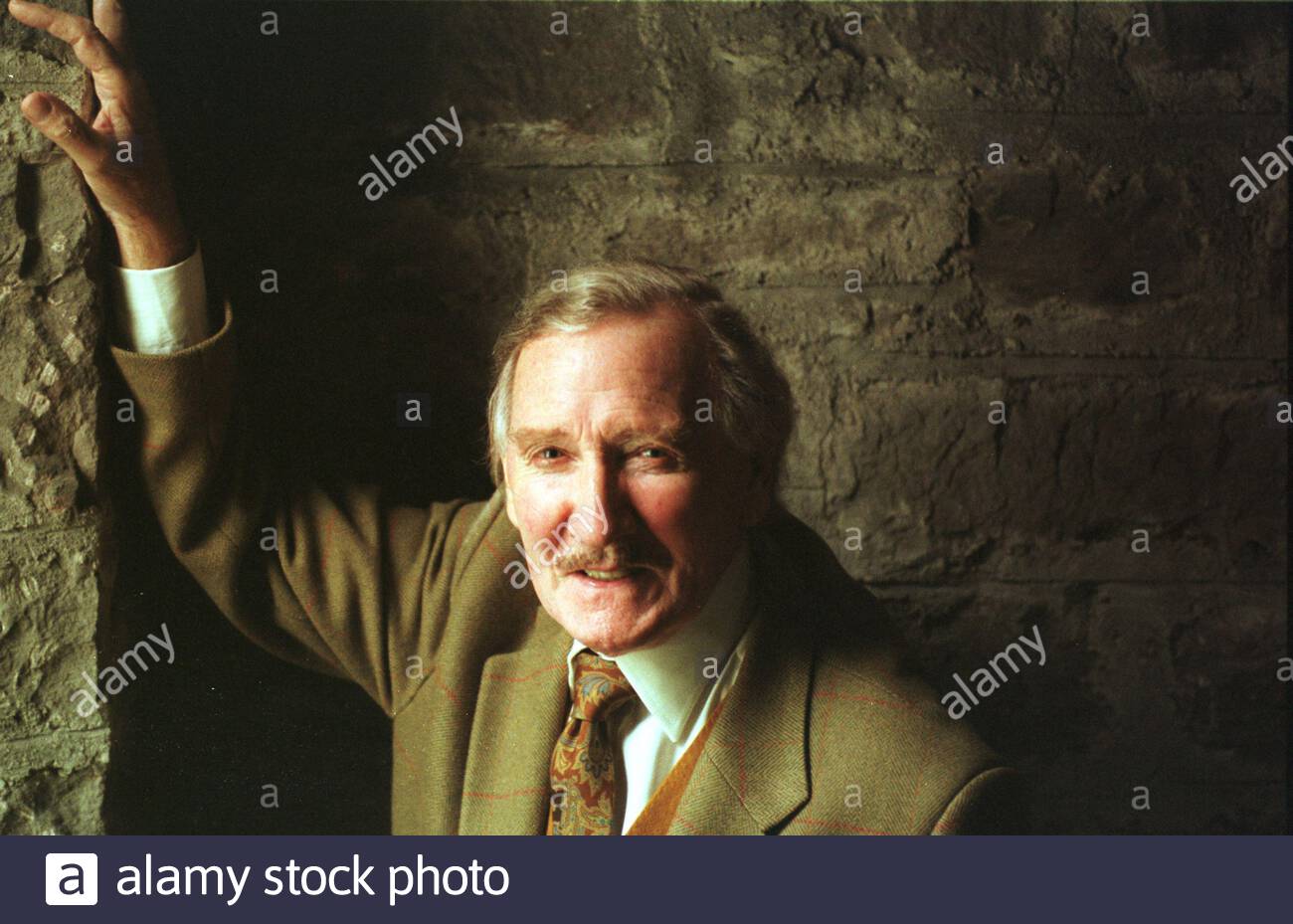 Leslie Phillips Actor High Resolution Stock Photography and Images - Alamy