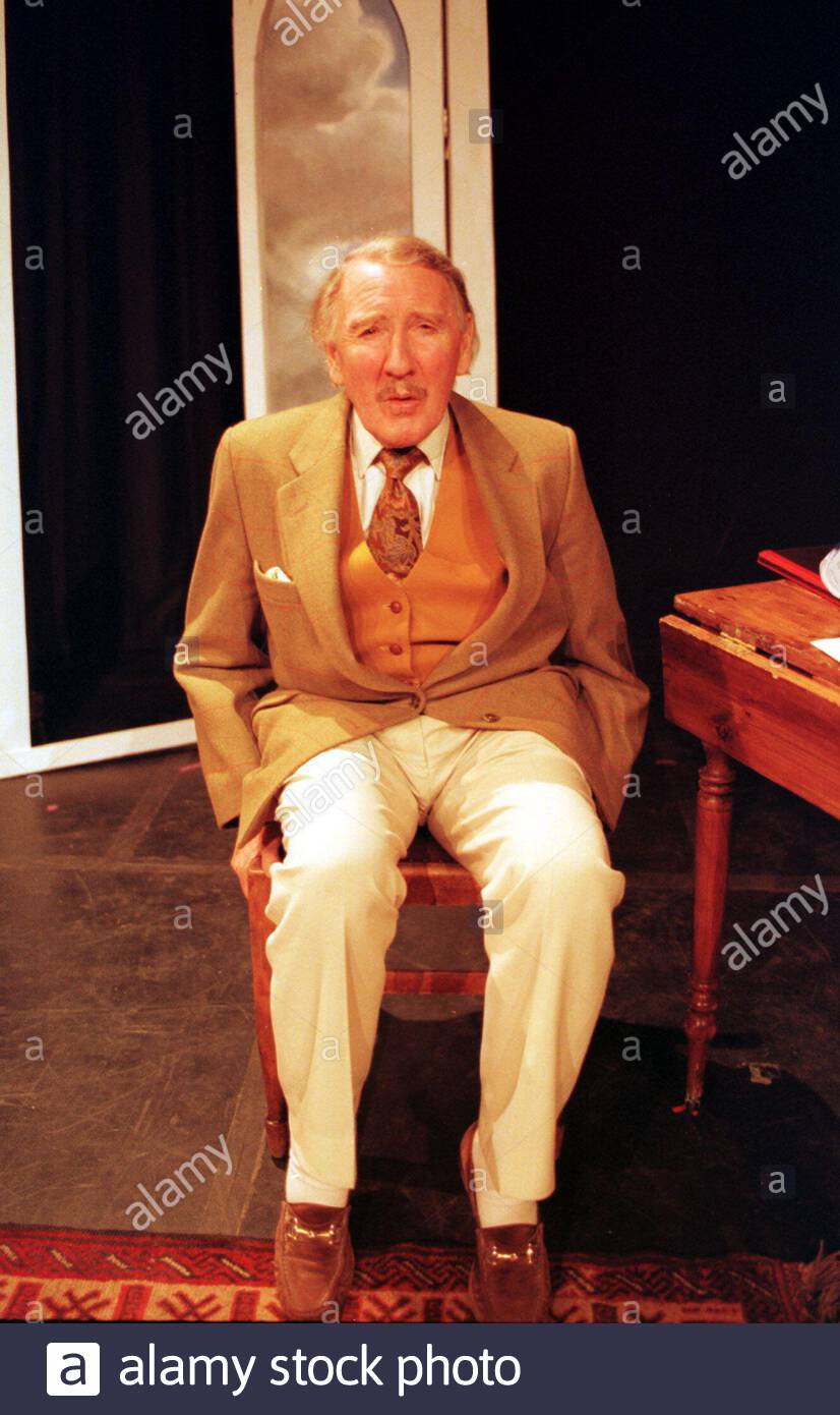 Leslie Phillips Actor High Resolution Stock Photography and Images - Alamy
