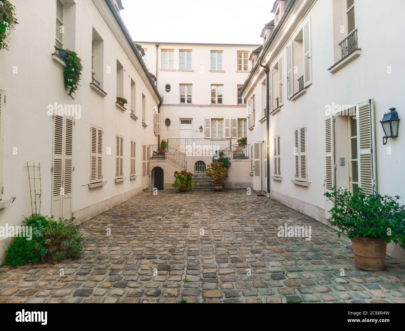 Parisian courtyard. Censier street, 5th arrondissement, Paris, France ...
