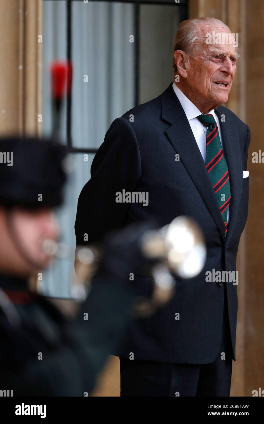 Duke of edinburgh colonel in chief hi-res stock photography and images ...