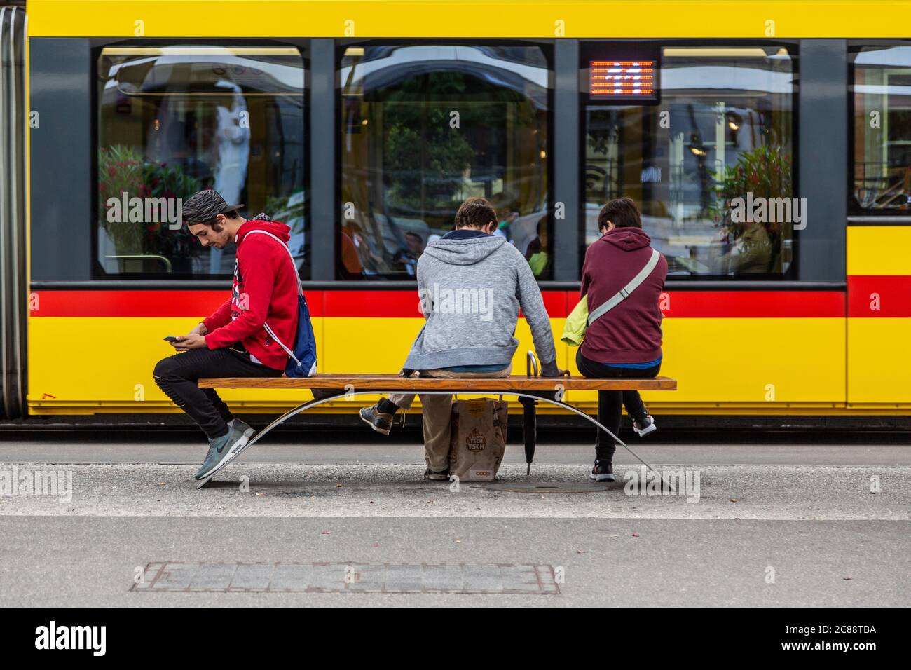 Passengers waiting outside ticket hi-res stock photography and images ...