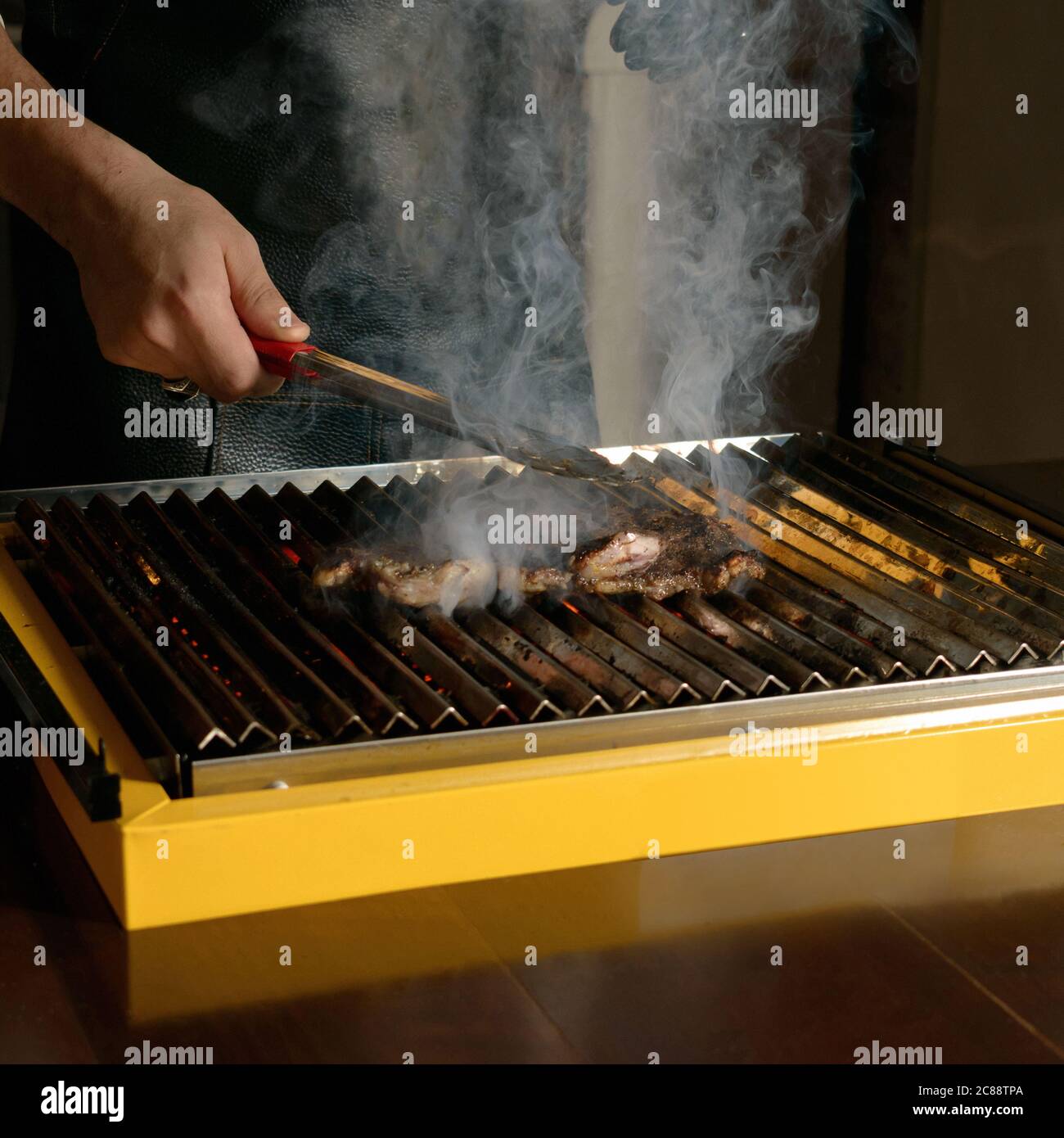 Man restaurant steak grill hi-res stock photography and images - Alamy