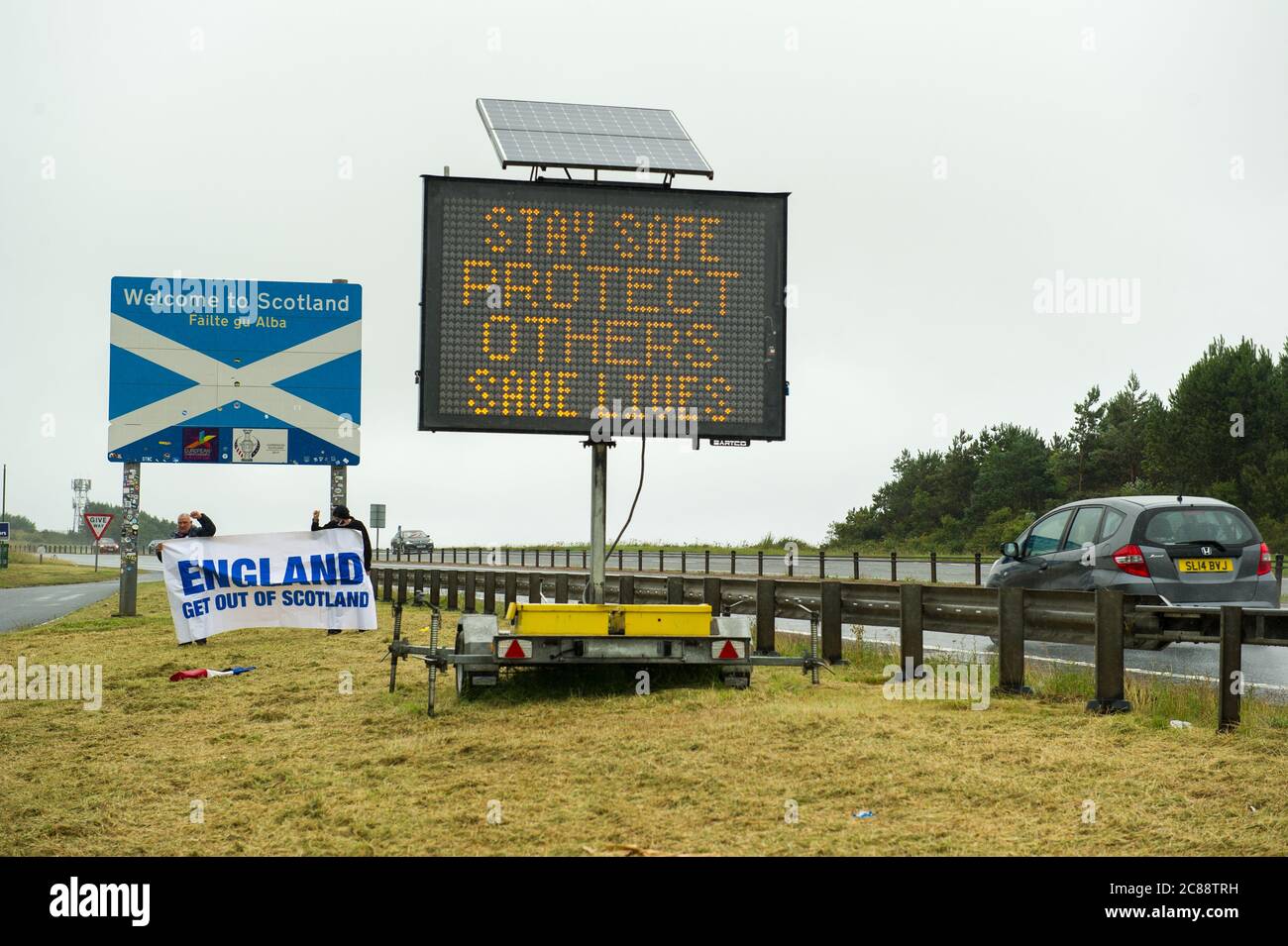 Scottish road sign hi-res stock photography and images - Alamy