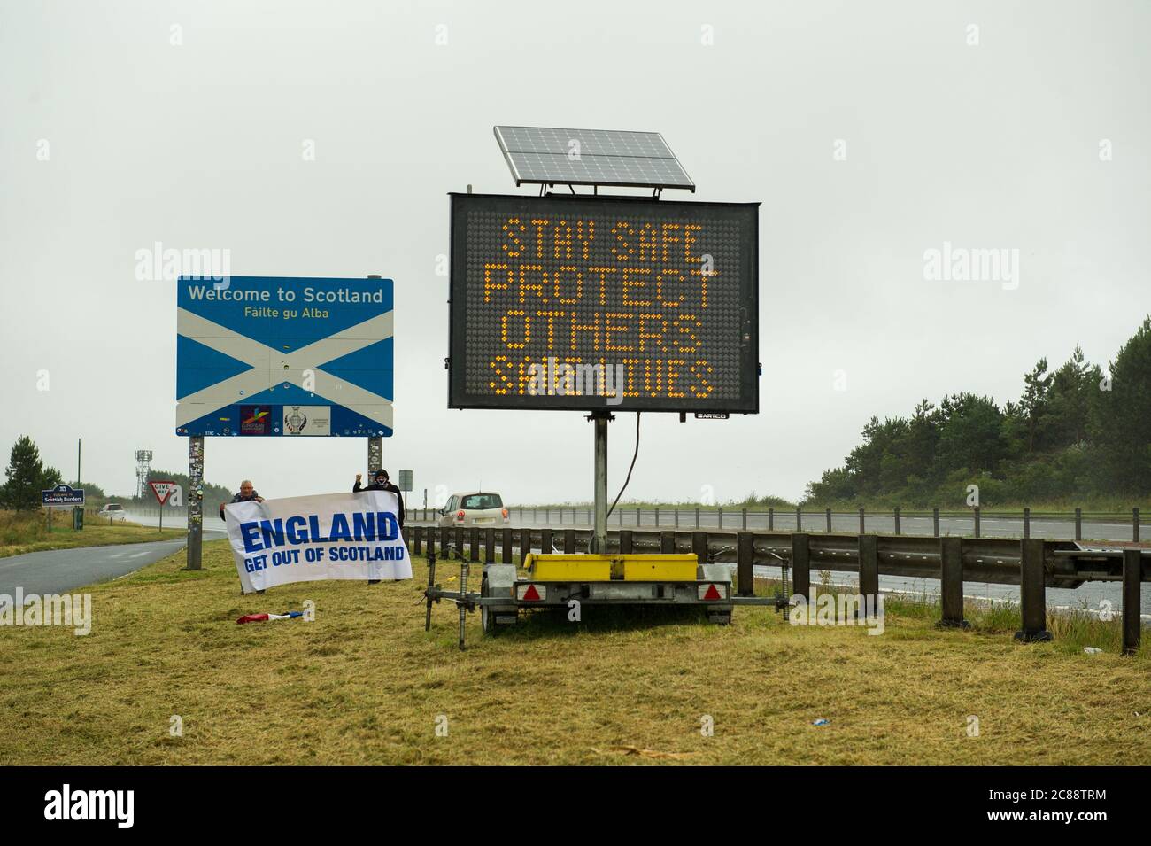 Scottish road sign hi-res stock photography and images - Alamy