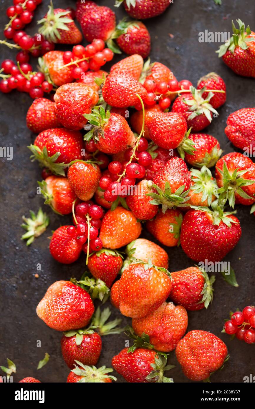Group cluster strawberries hi-res stock photography and images - Alamy