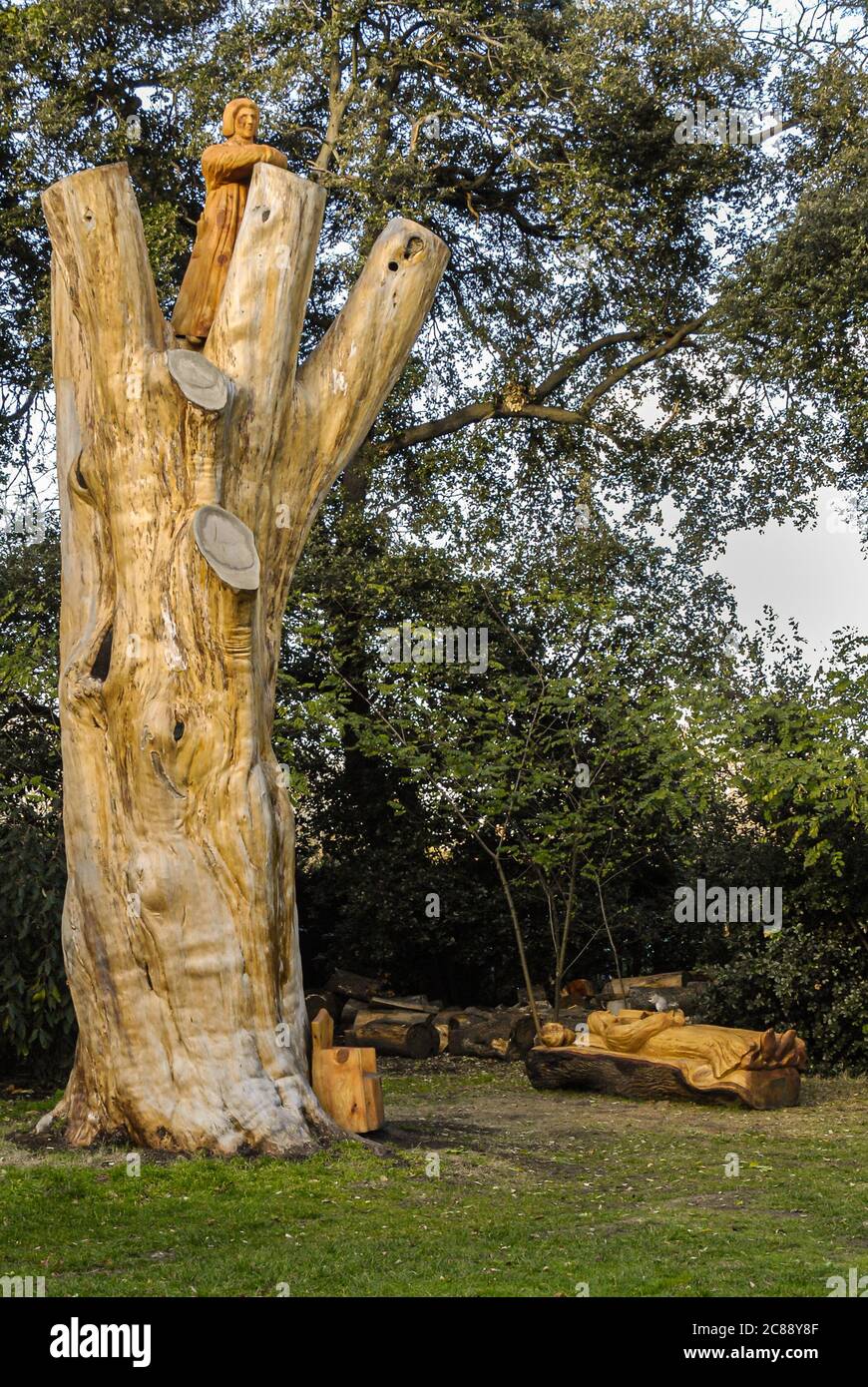 Tree carvings at Fulham Palace, London Stock Photo - Alamy