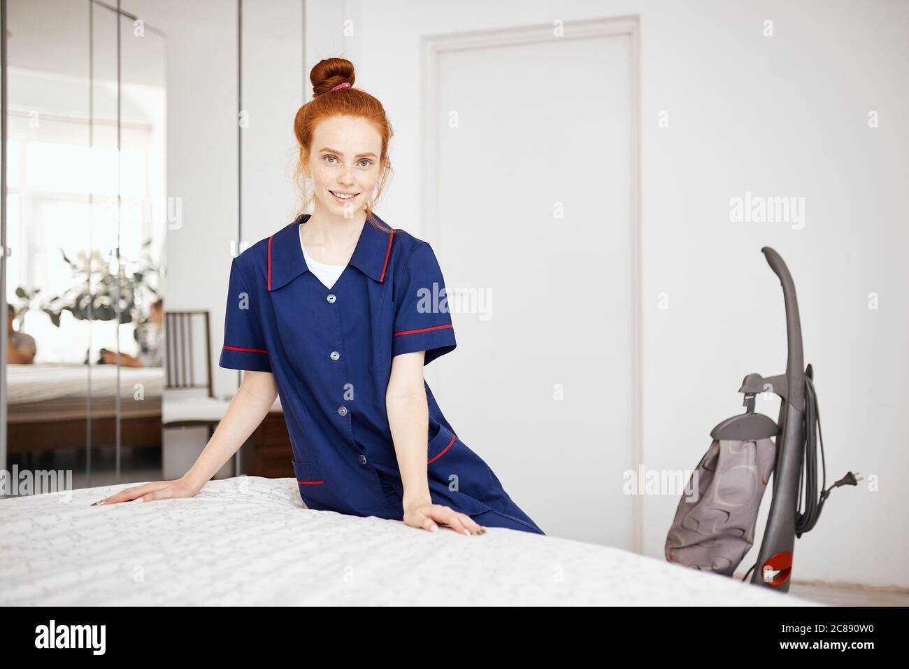 Camera changing room woman hi-res stock photography and images - Alamy