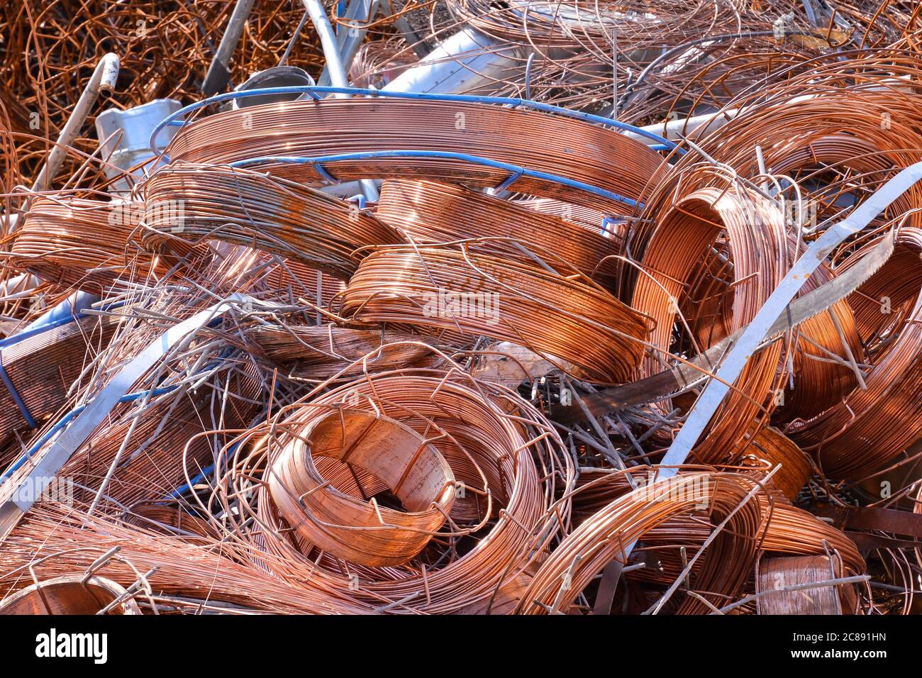 Photo Picture Heap of Scrap Metal Ready for Recycling Stock Photo - Alamy