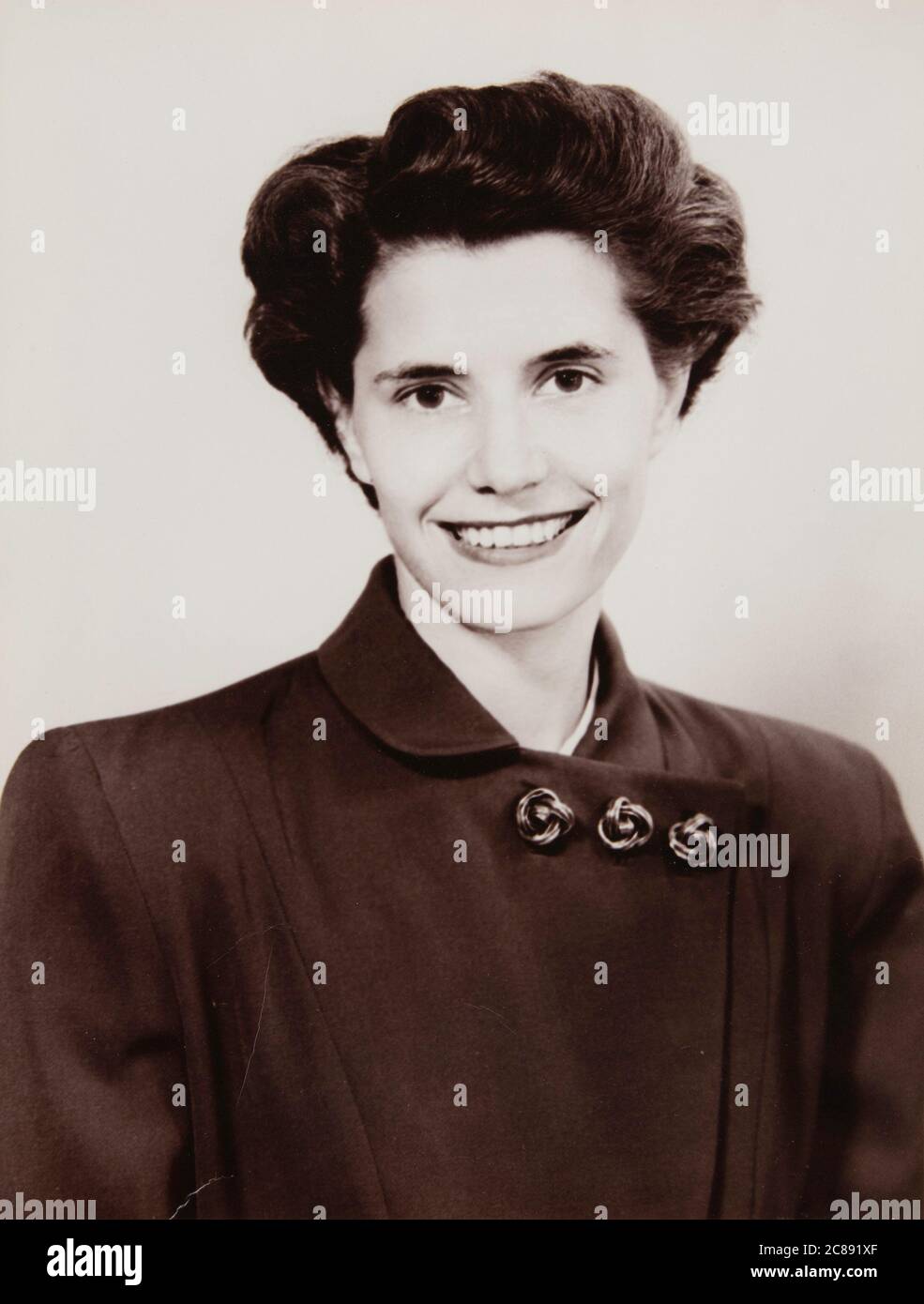 Beautiful young woman poses for a formal portrait in the 1940s, USA ...