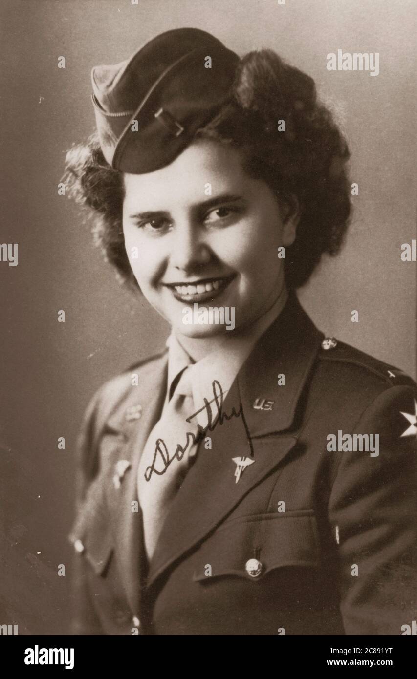 Army nurse hi-res stock photography and images - Alamy