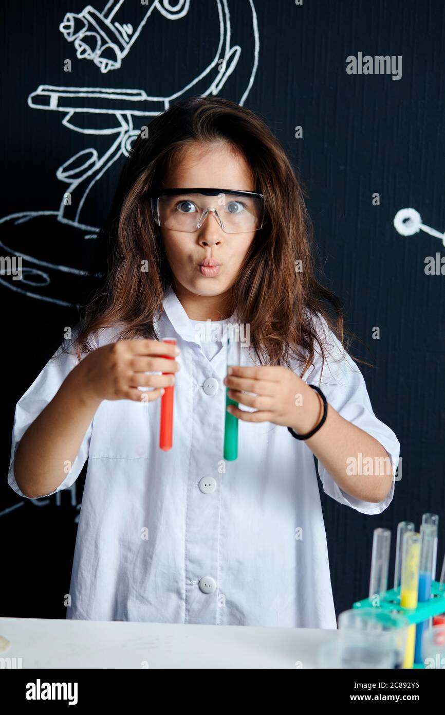 Kids science experiment adults hi-res stock photography and images - Alamy