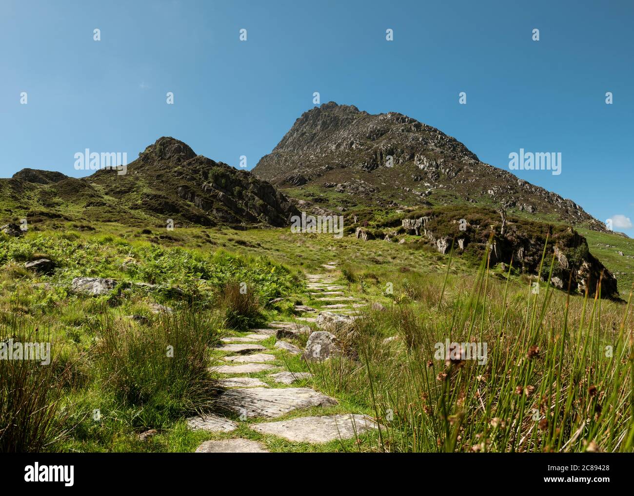 Tryfan in snowdonia hi-res stock photography and images - Alamy