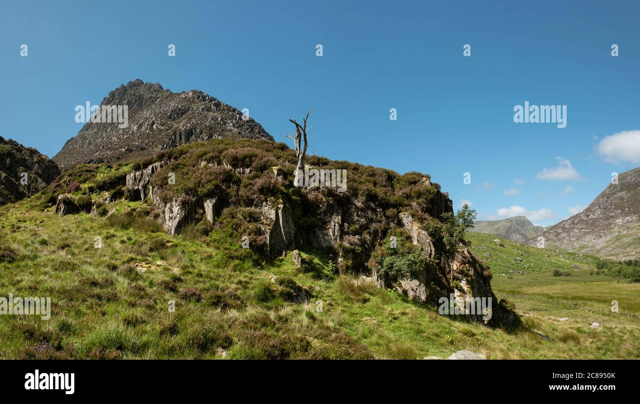 Tryfan in snowdonia hi-res stock photography and images - Alamy