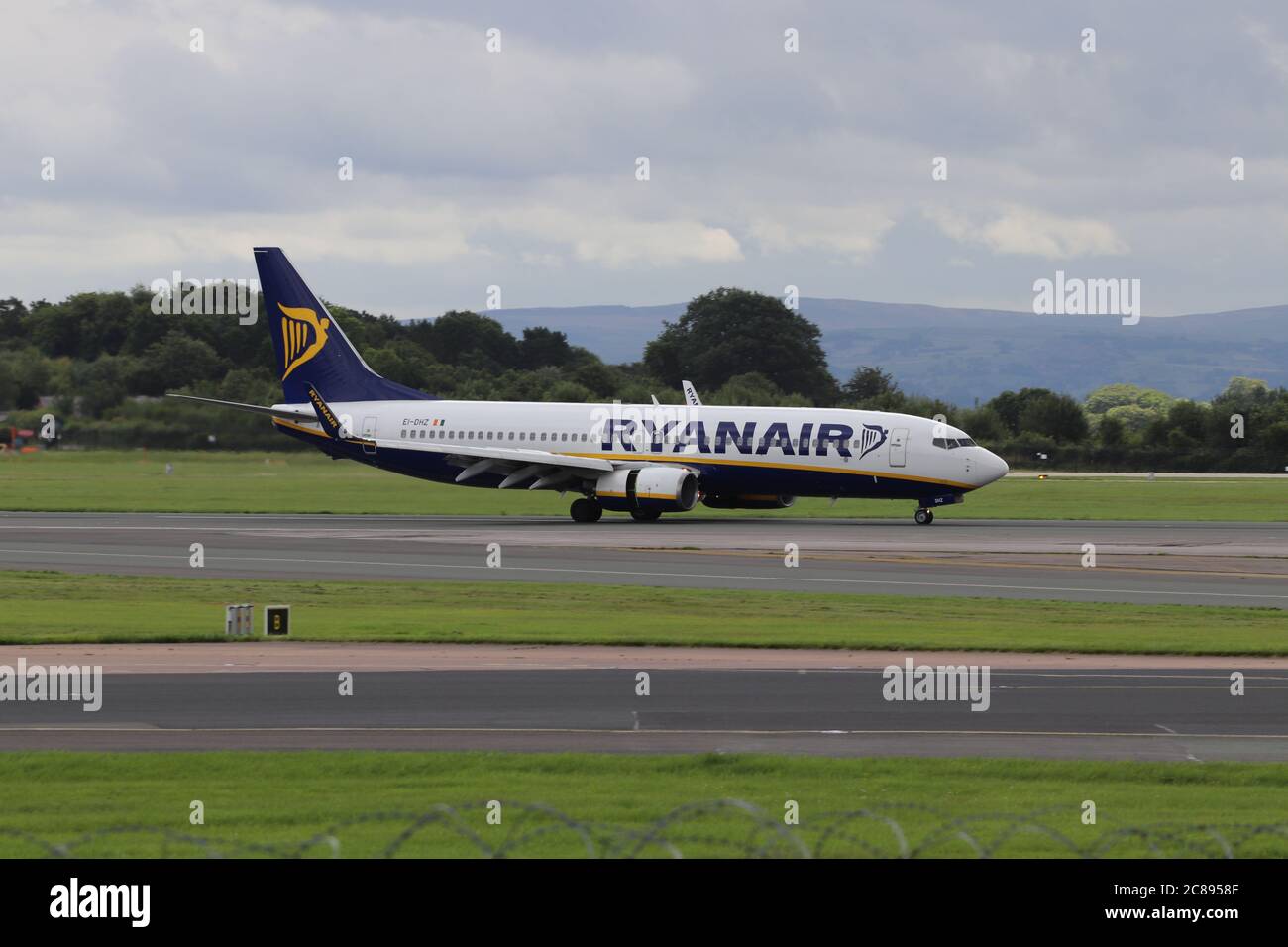 Ryanair Boeing 737-800 aircraft at Manchester airport Credit : Mike ...