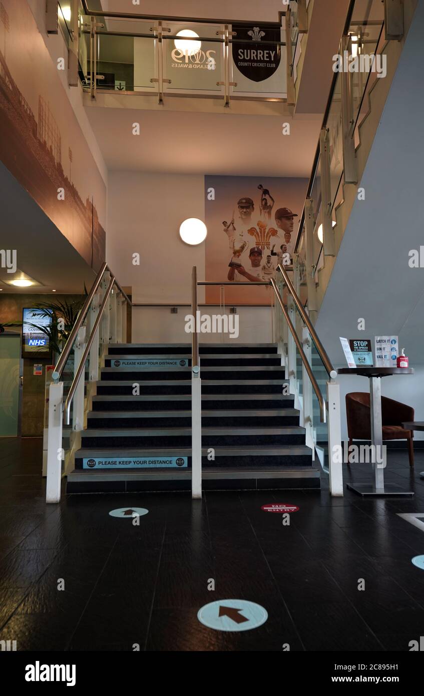 Cricket social distancing hi-res stock photography and images - Alamy