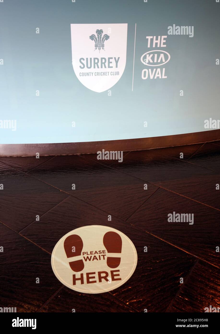 Cricket social distancing hi-res stock photography and images - Alamy