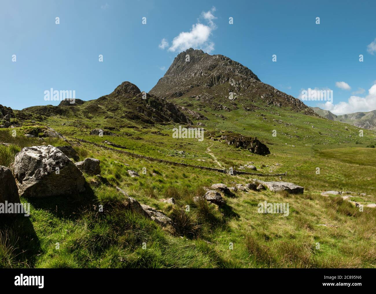 Hiking in snowdonia wales hi-res stock photography and images - Alamy