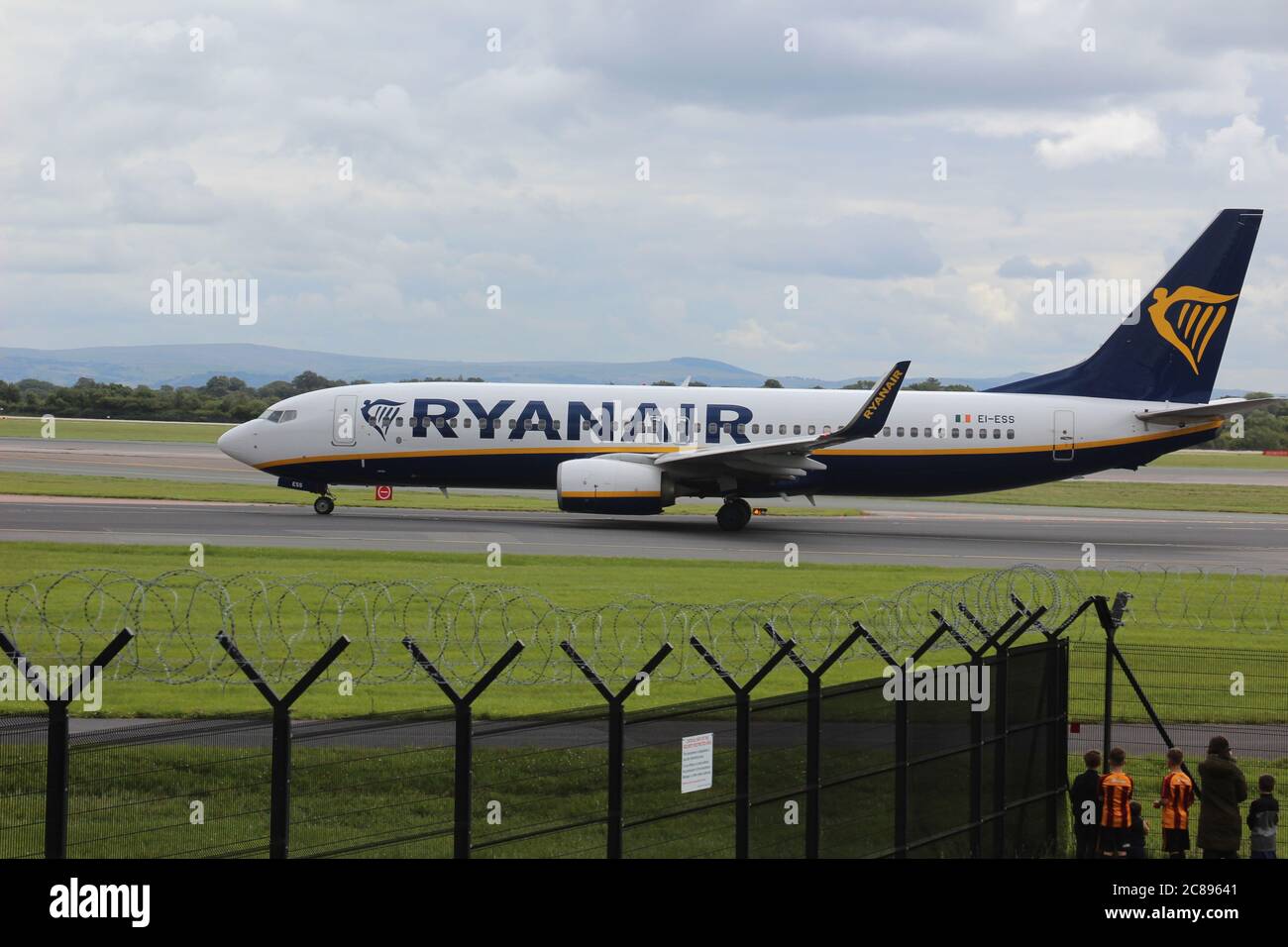 Ryanair Boeing 737-800 aircraft at Manchester airport Credit : Mike ...