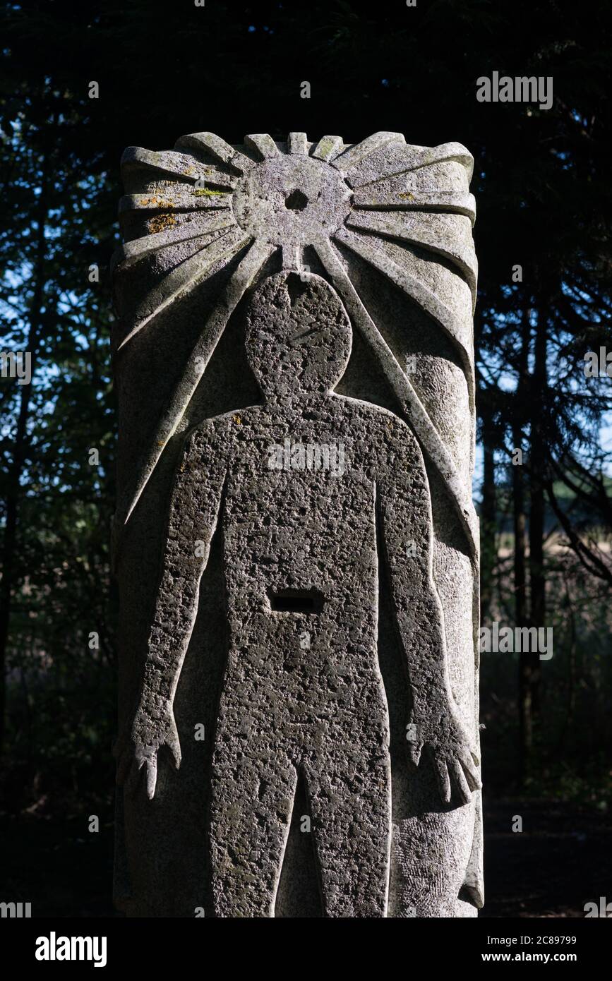 'Discovery' obelisk sculpted in granite by artist Paula Haughney on the ...