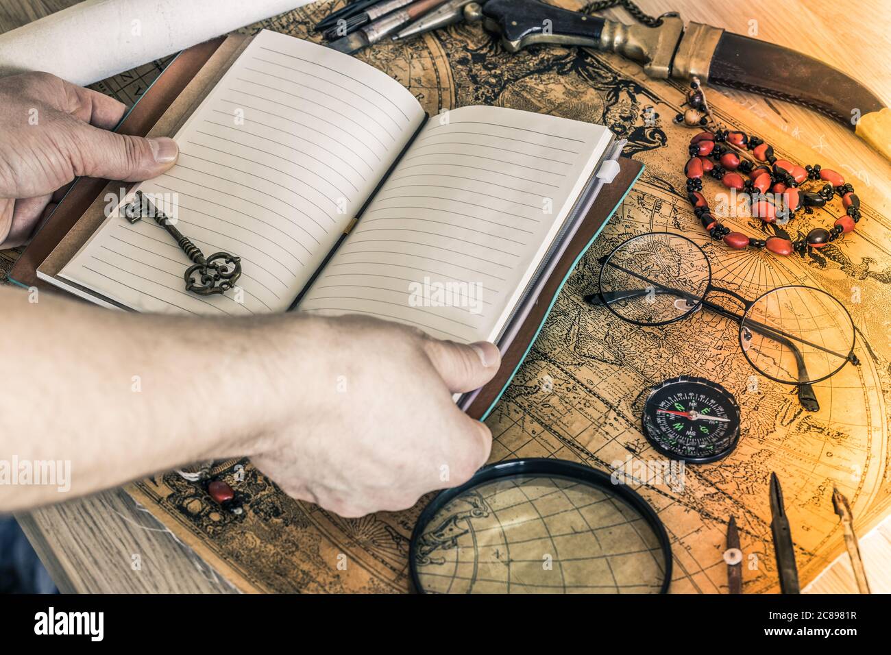 Treasure hunt map hi-res stock photography and images - Alamy