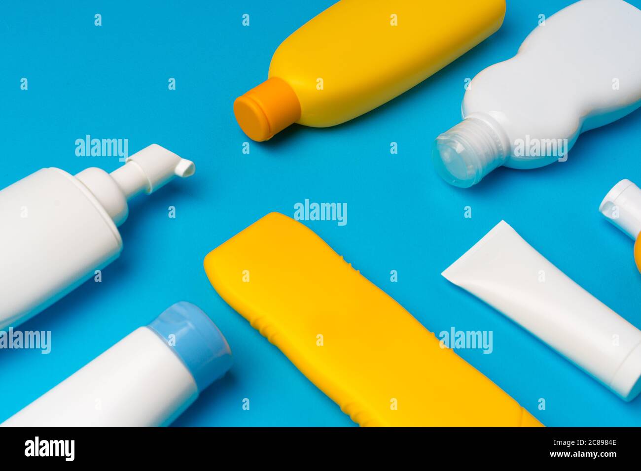 Sunscreen bottles beach accessories hi-res stock photography and images ...