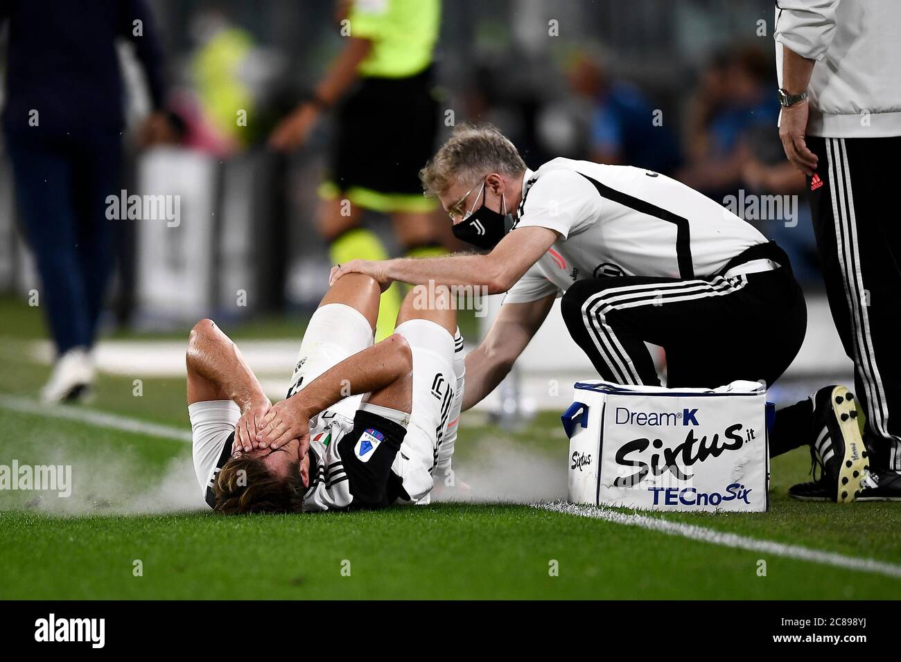 Injury spray football hi-res stock photography and images - Alamy
