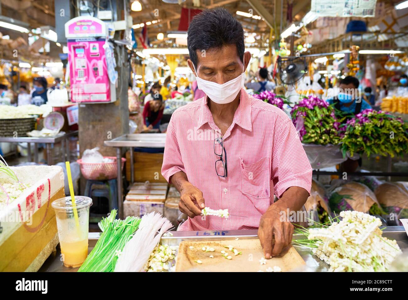 Touring around the flower market with an expert guide downtown Chak ...
