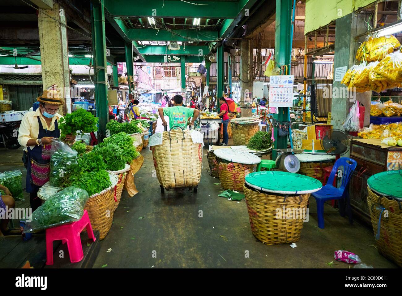 Touring around the flower market with an expert guide downtown Chak ...