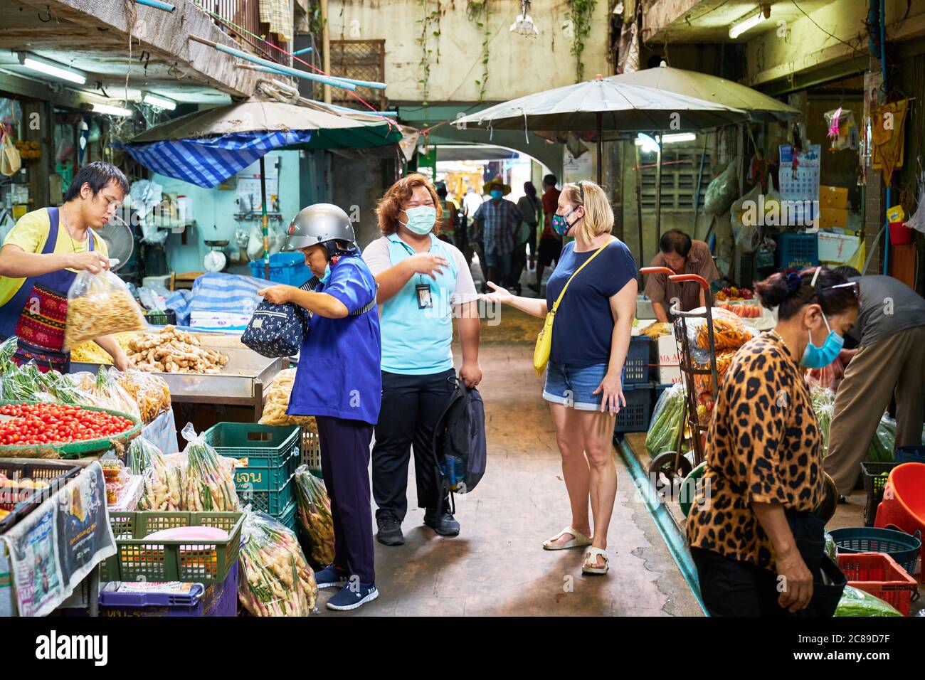Touring around markets with an expert guide downtown Chak Phet Road ...