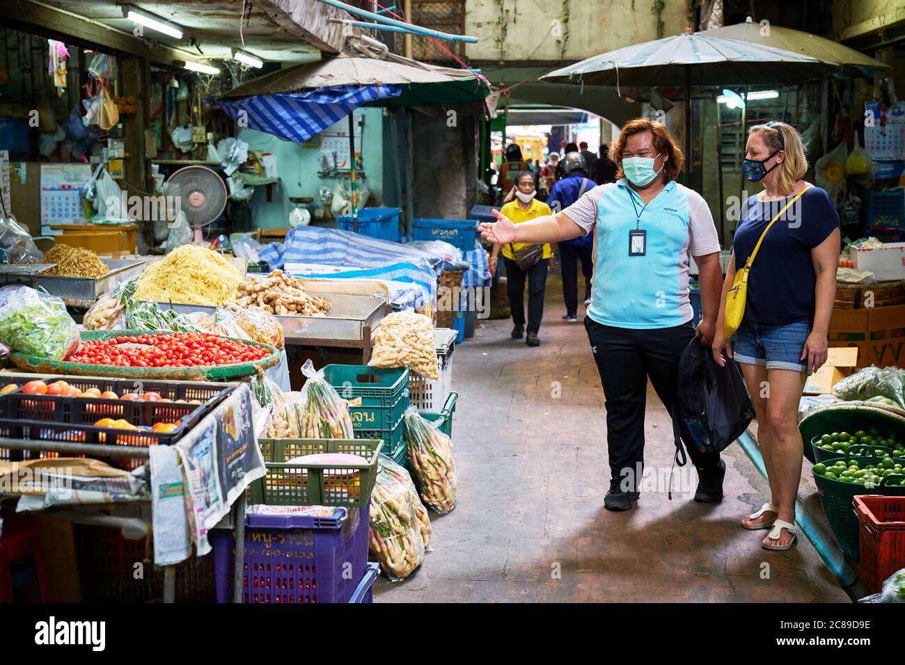 Touring around the flower market with an expert guide downtown Chak ...