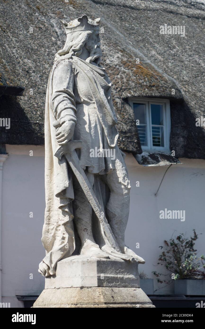 King alfred the great statue hi-res stock photography and images - Alamy
