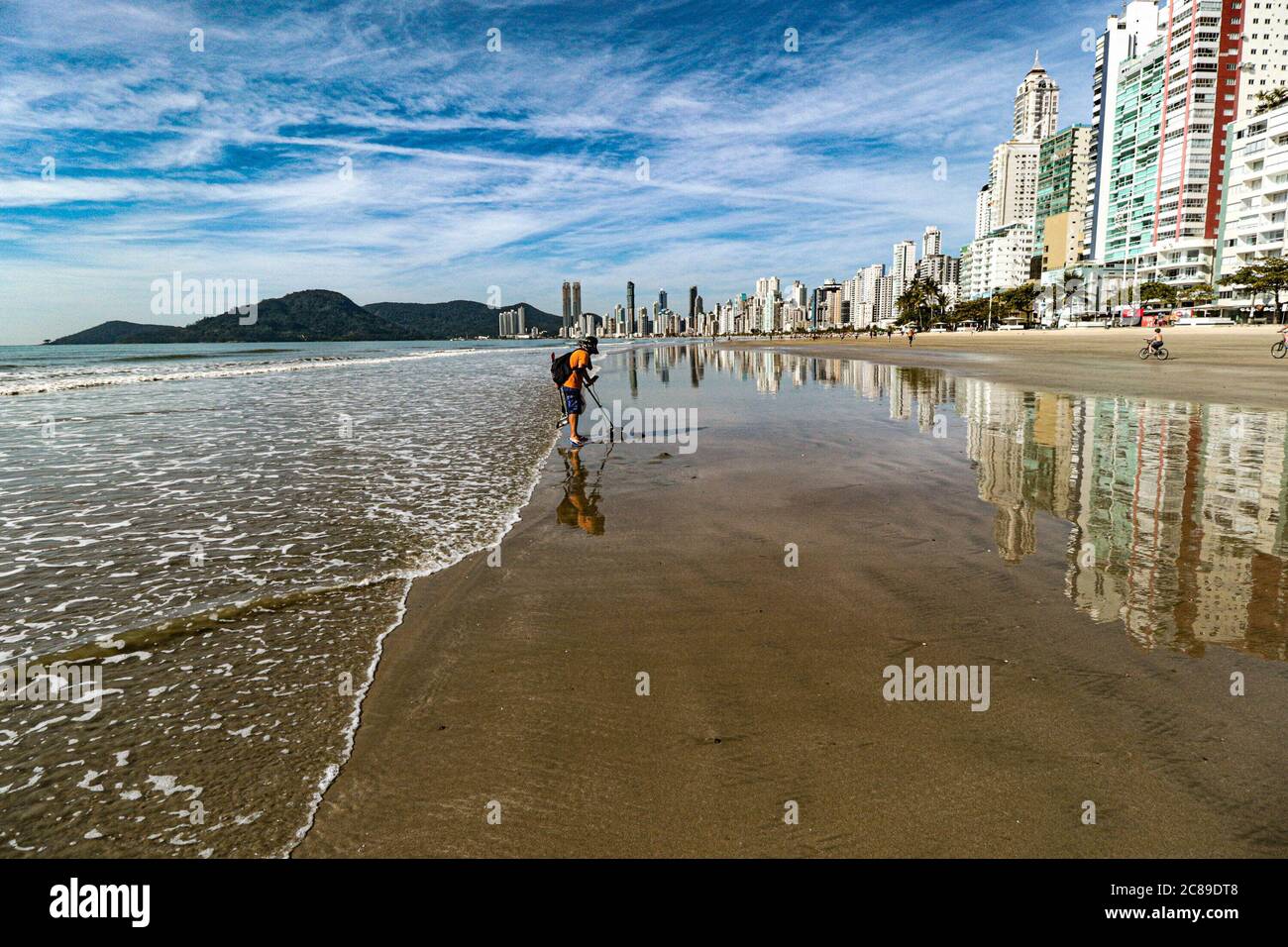 Pessoas na praia hi-res stock photography and images - Alamy