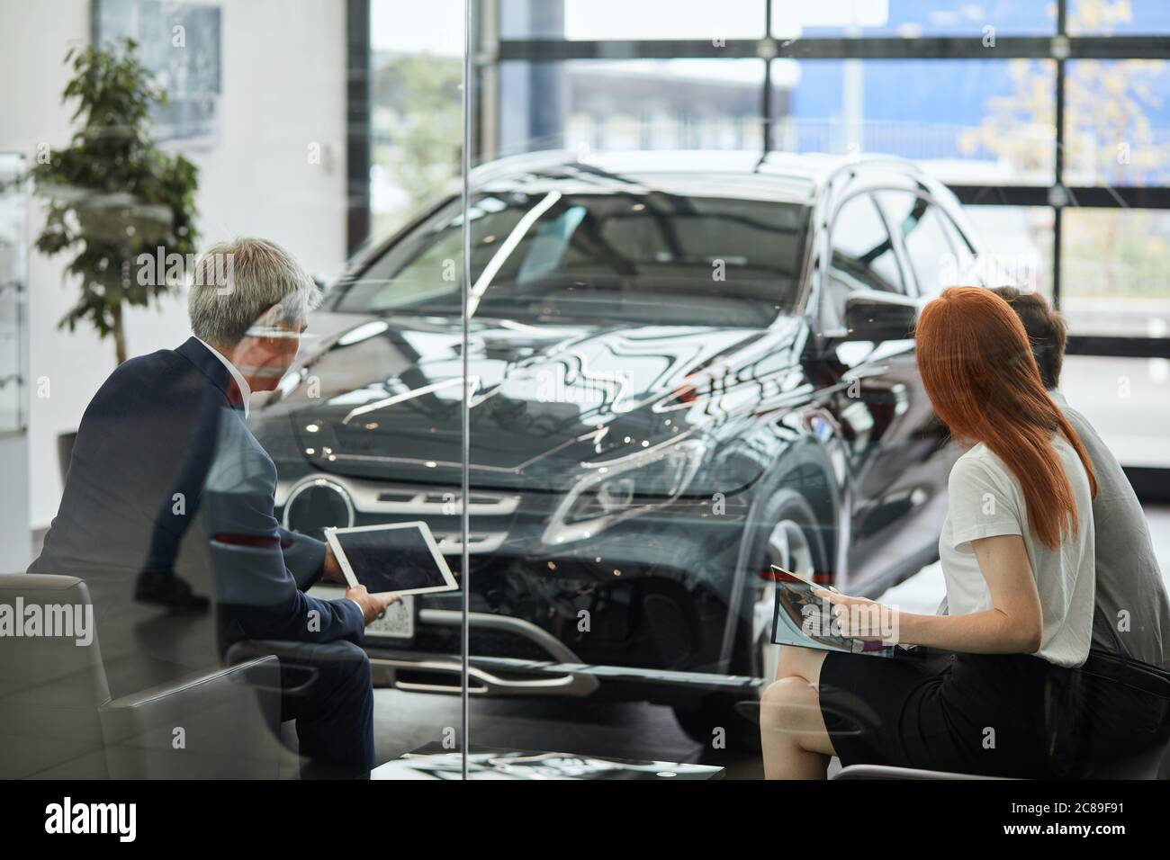 Signing papers at dealership hi-res stock photography and images - Alamy