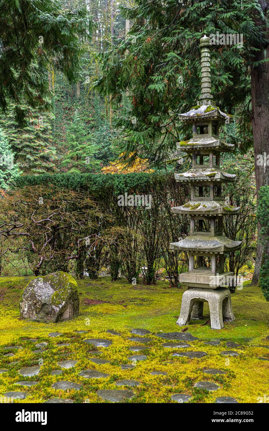 Portland japanese garden traditional hi-res stock photography and ...
