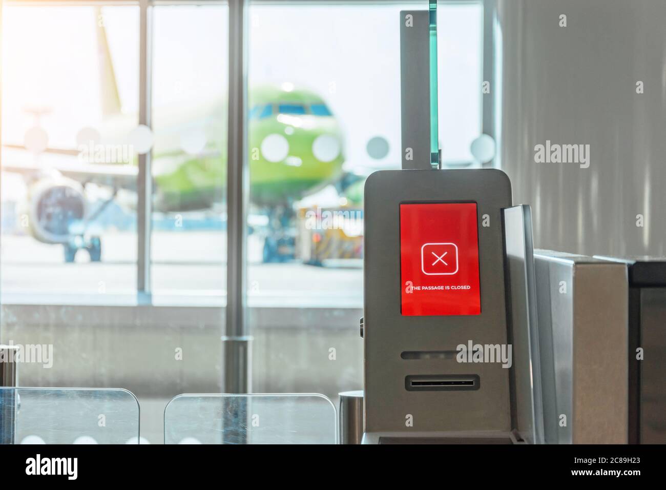 Airport boarding gate sign door hi-res stock photography and images - Alamy