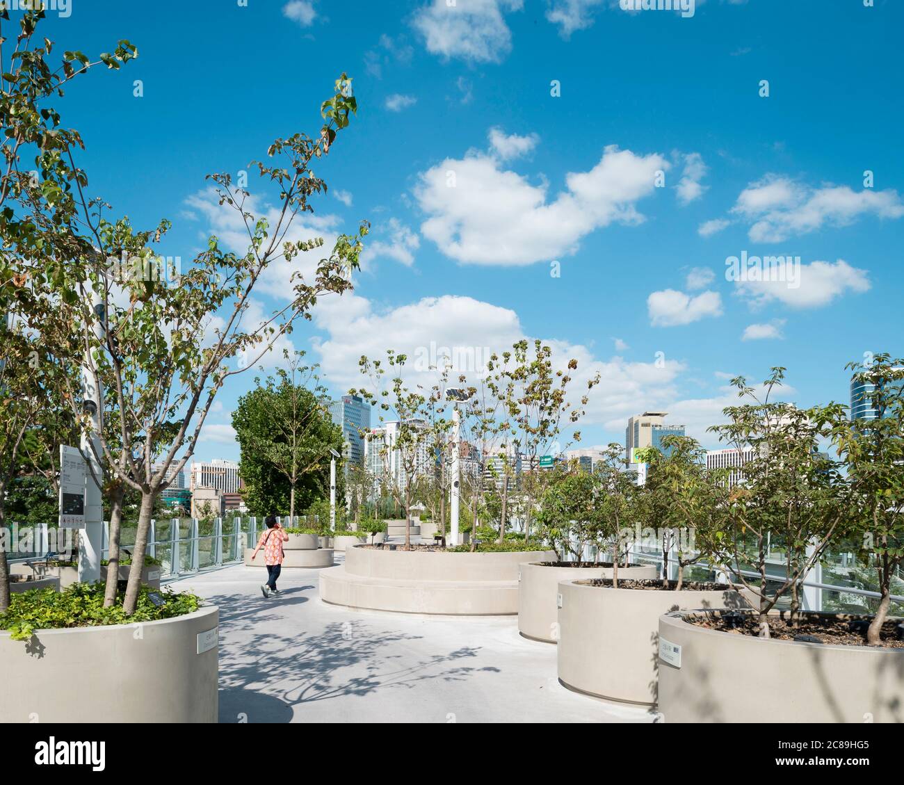 General view of the skygarden. Seoullo 7017 Skygarden, Seoul, Korea ...