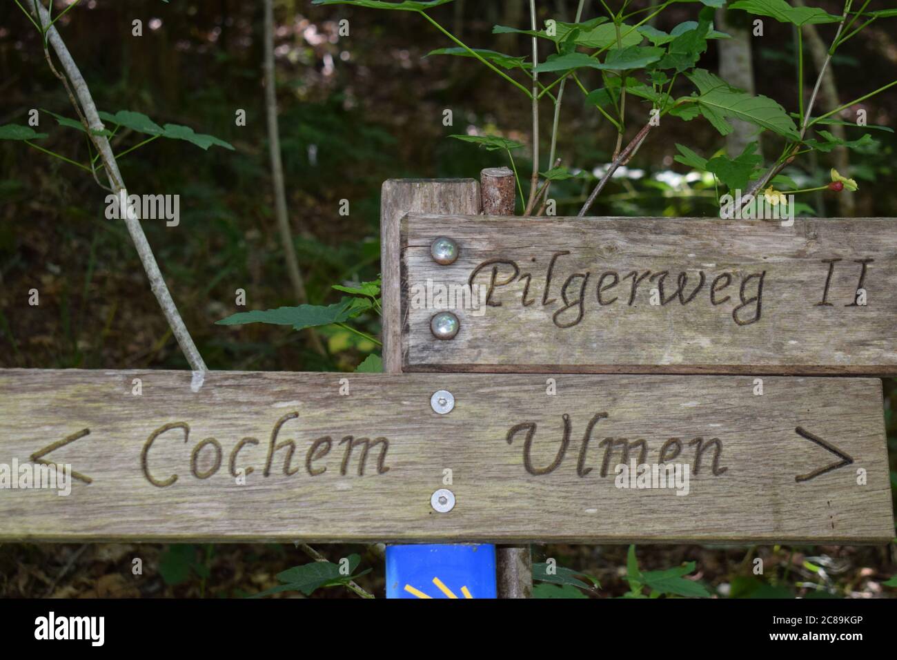 wooden hiking sign Stock Photo - Alamy