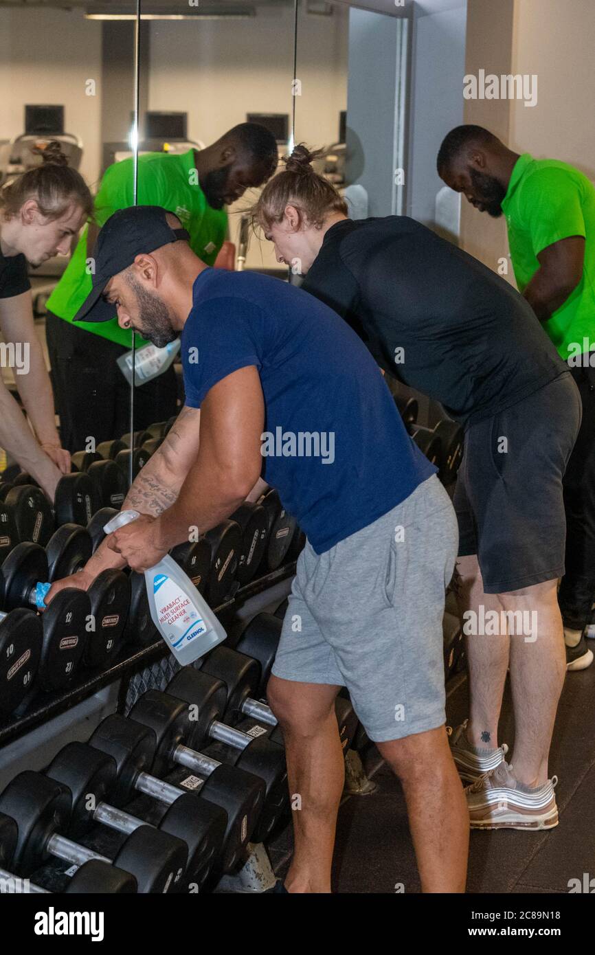 Lockdown keep fit hi-res stock photography and images - Alamy