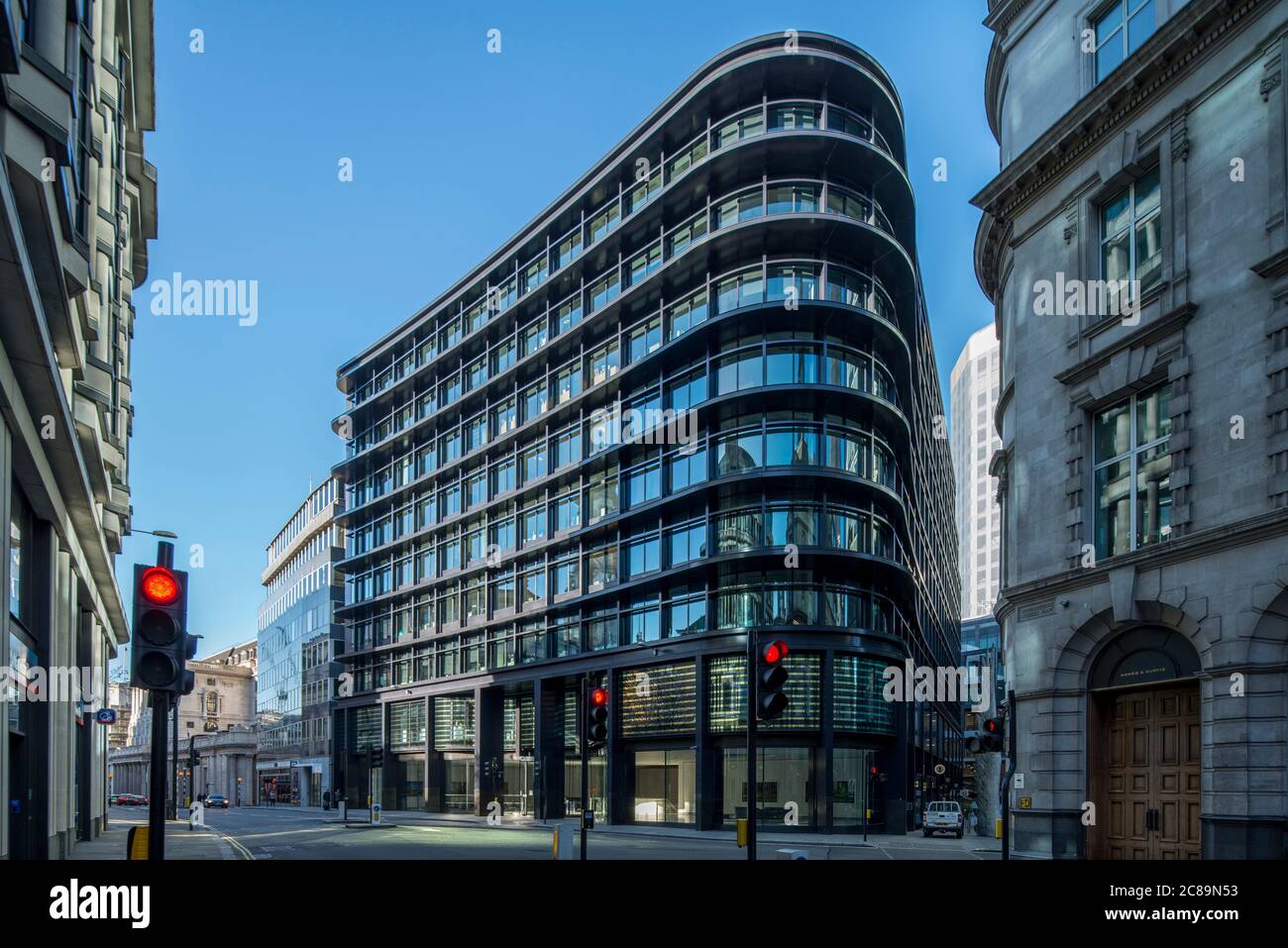 Oblique view of southern elevation from south east on Threadneedle St ...
