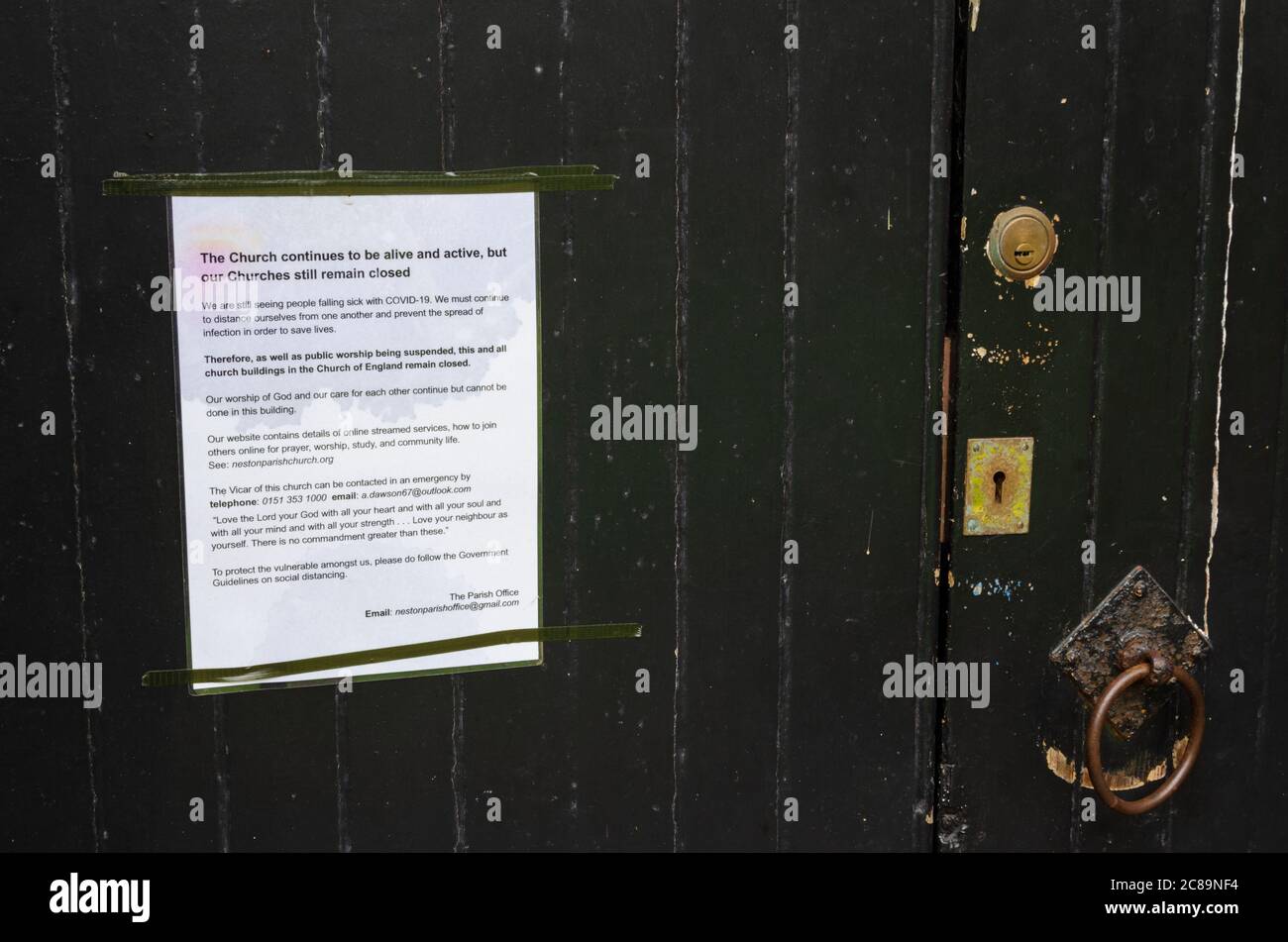 Notice pinned to door hi-res stock photography and images - Alamy