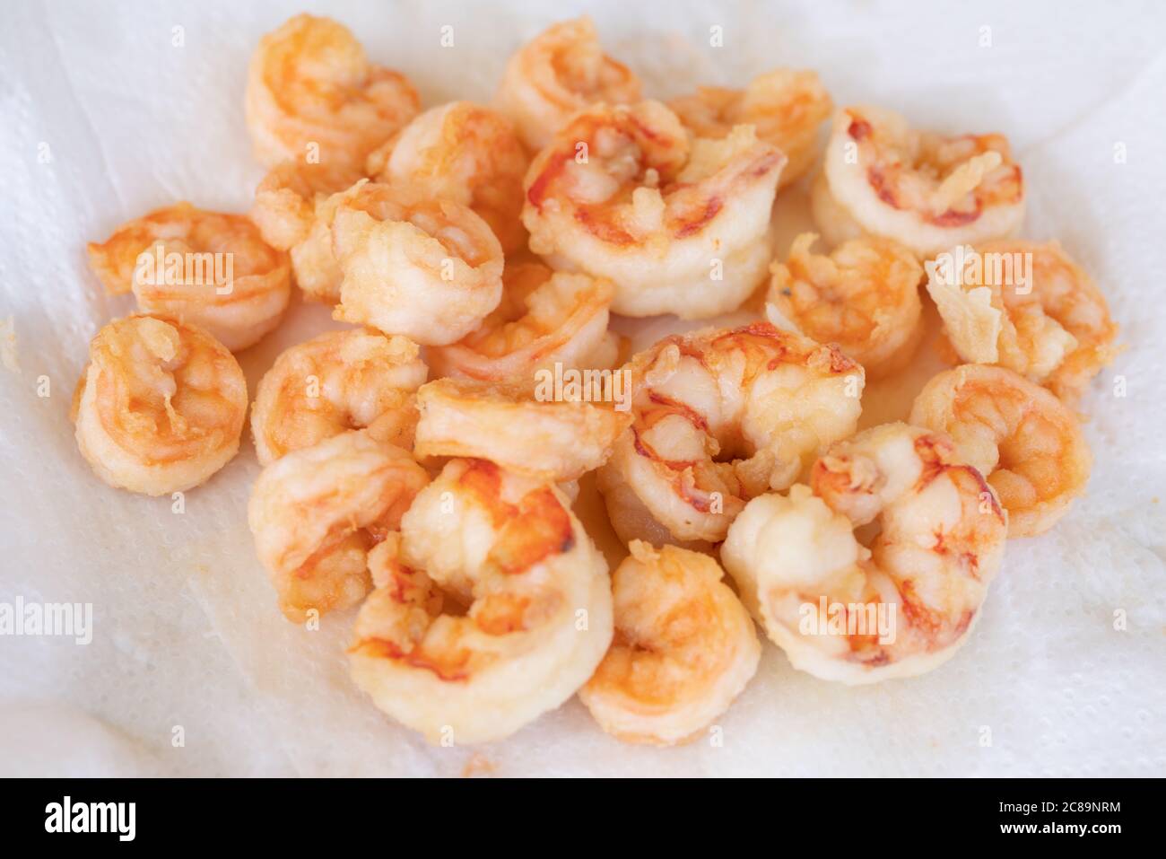 Cooked peeled prawns hi-res stock photography and images - Alamy