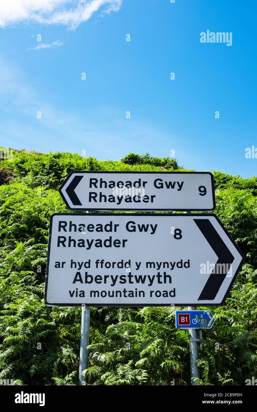Bi-Lingual Road sign, Welsh/English Stock Photo - Alamy
