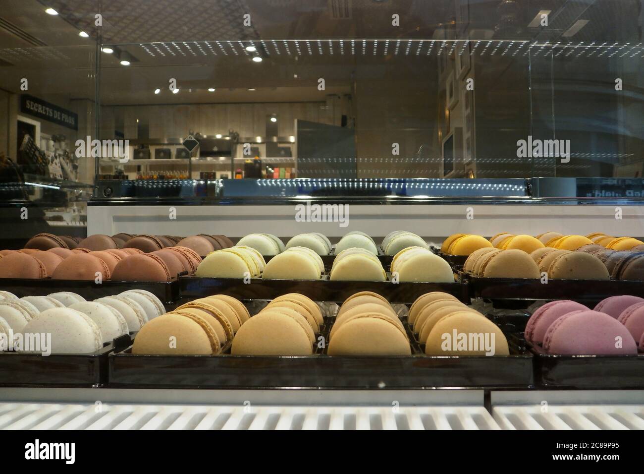 Close-up on macaroons in a parisian bakery Stock Photo - Alamy