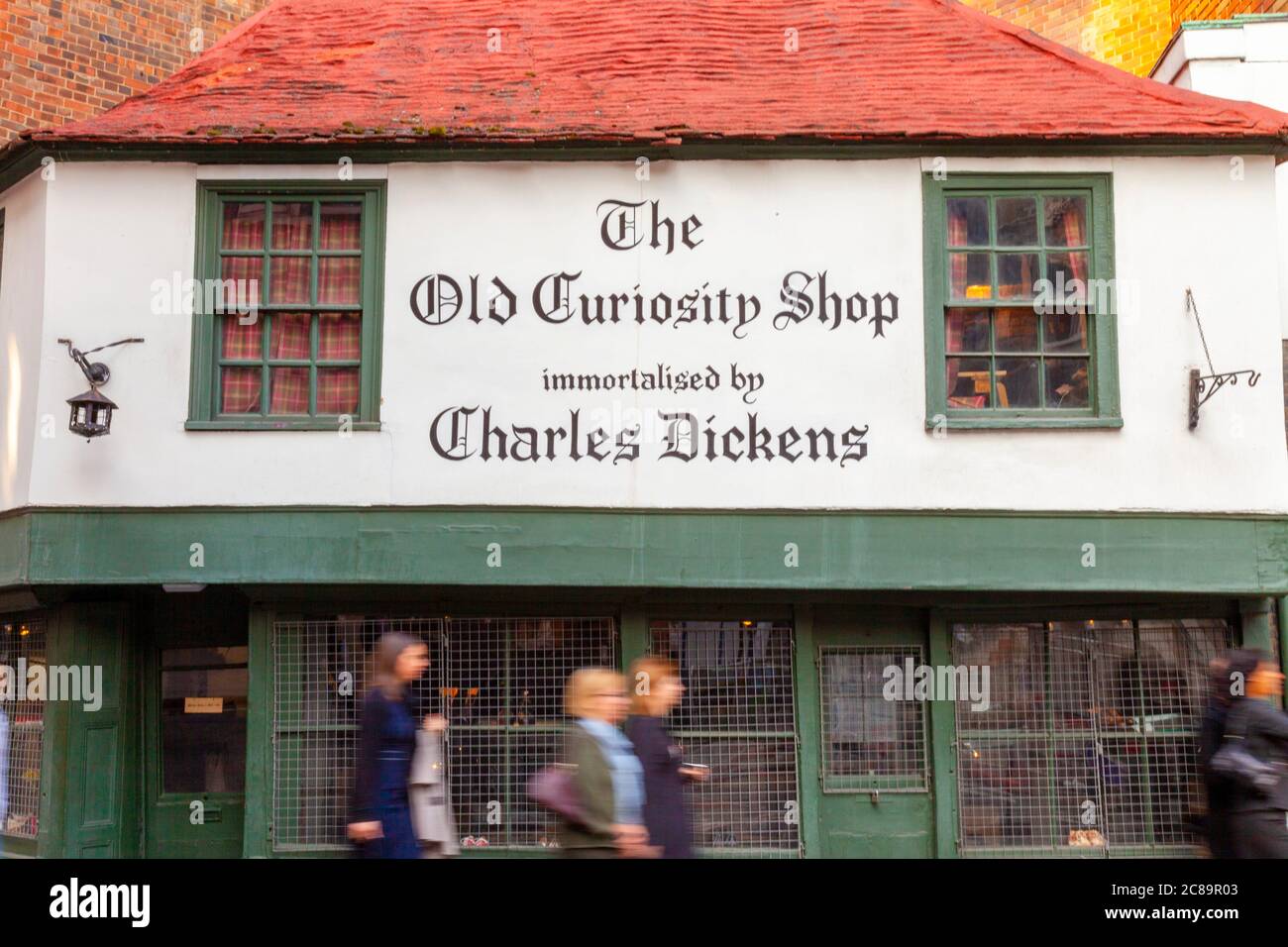 Old curiosity shop london hi-res stock photography and images - Alamy