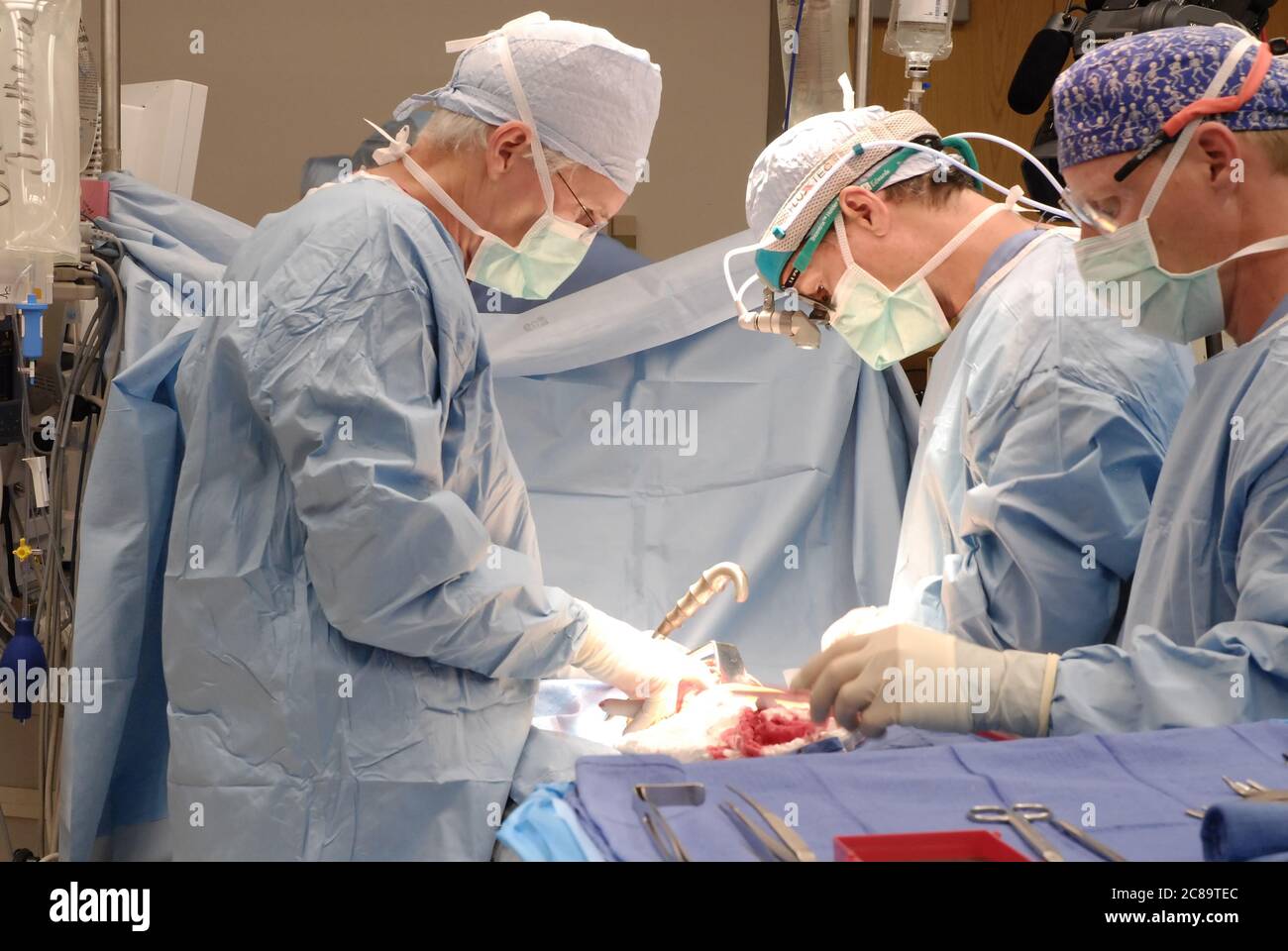 ST. CHARLES, UNITED STATES - Dec 28, 2008: surgeons operating on ...