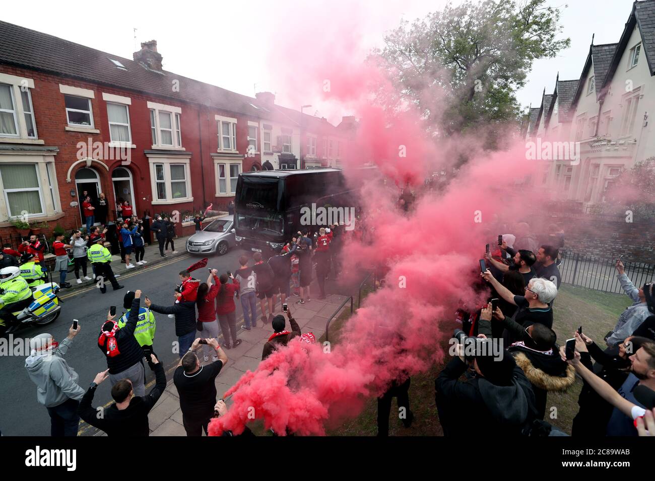 Liverpool fans set flares outside anfield hi-res stock photography and ...